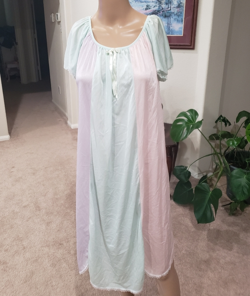 Vintage Lady Camille S Pastel Colorblock Petal Hem La… - Gem